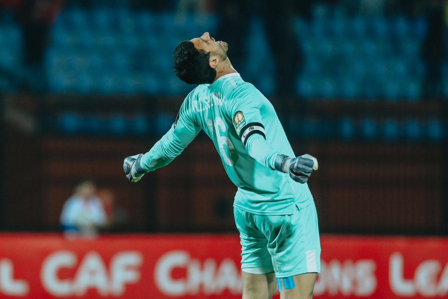 Official : Mohamed El Shenawy extends his contract with Al Ahly ...