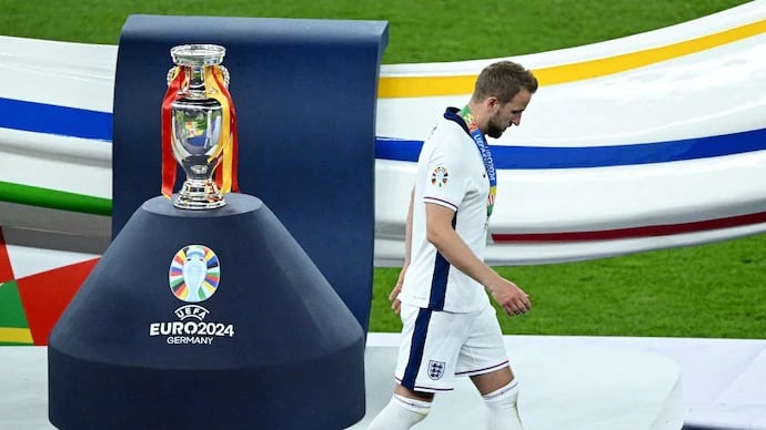 Harry Kane reacts as his trophy drought continues